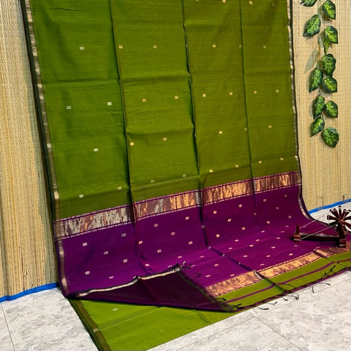 Maheshwari Silk Saree Butta Body Green Color with golden zari weaving ...