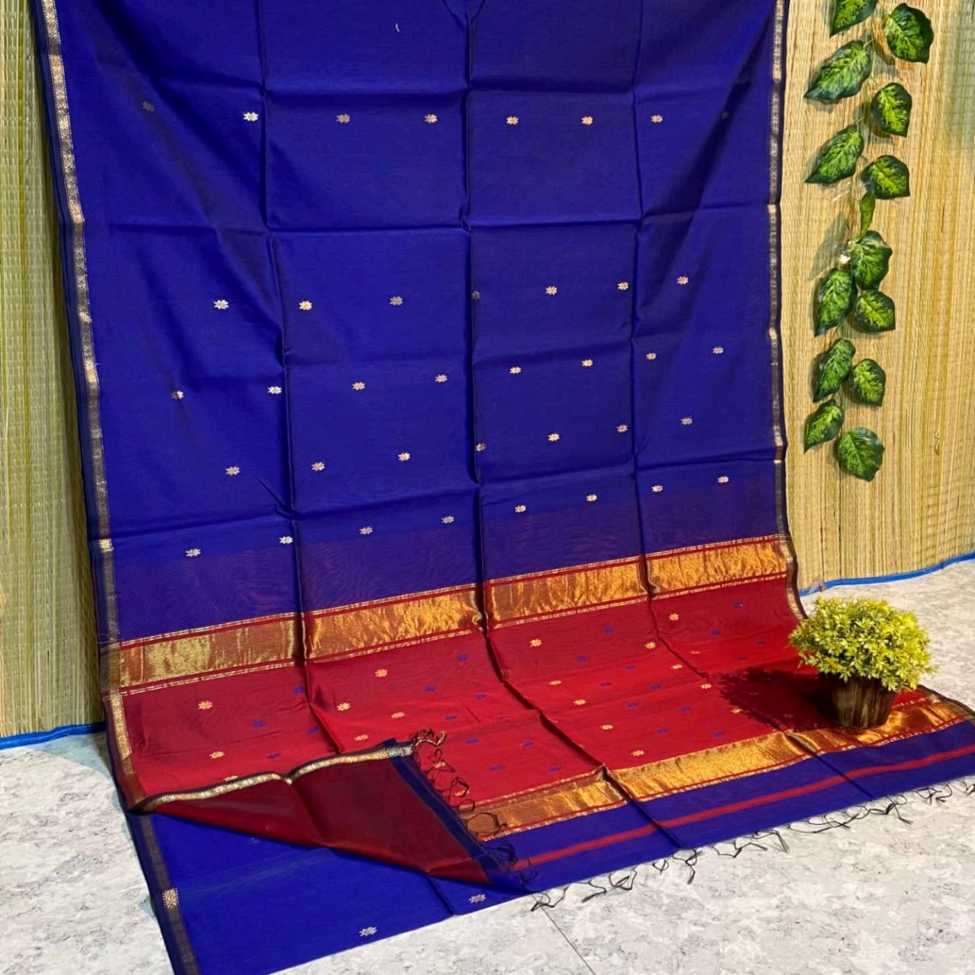 Maheshwari Silk Saree Butta Body Blue Color with golden zari weaving ...