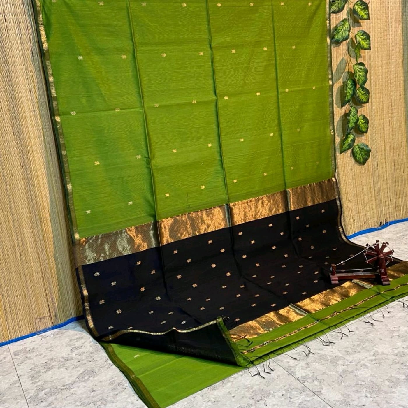 Maheshwari Silk Saree Butta Body Green Color with golden zari weaving ...