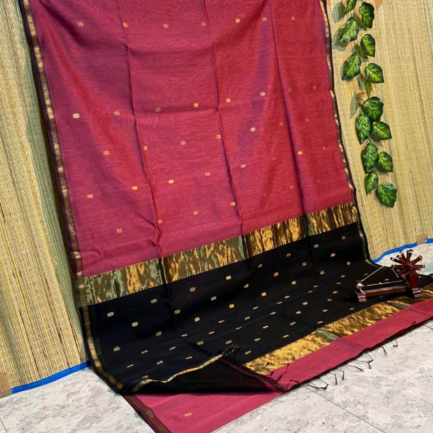 Maheshwari Silk Saree Butta Body Red Color with golden zari weaving ...