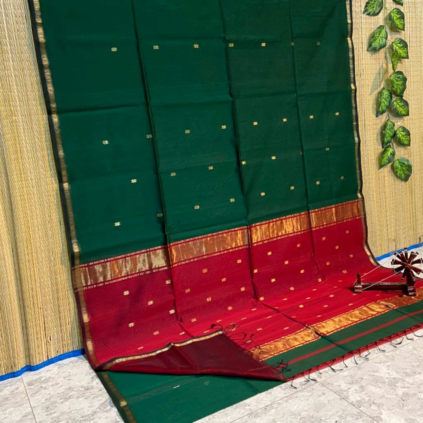 Maheshwari Silk Saree Butta Body Green Color with golden zari weaving ...